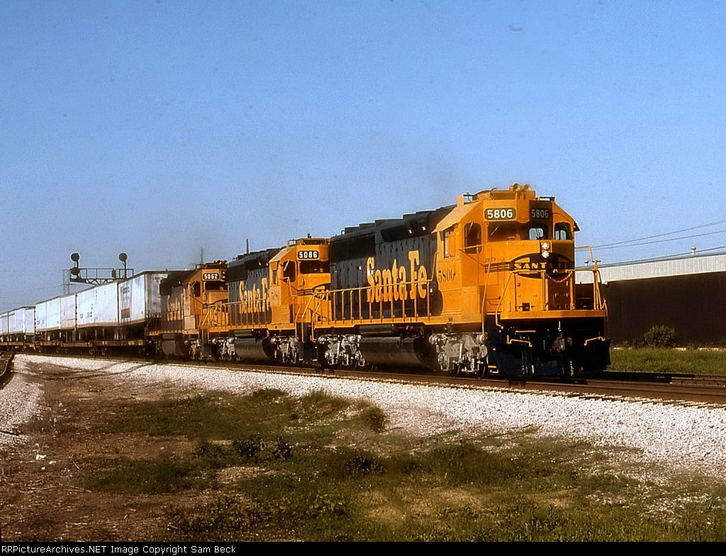 ATSF 5806, 5086, and 5062